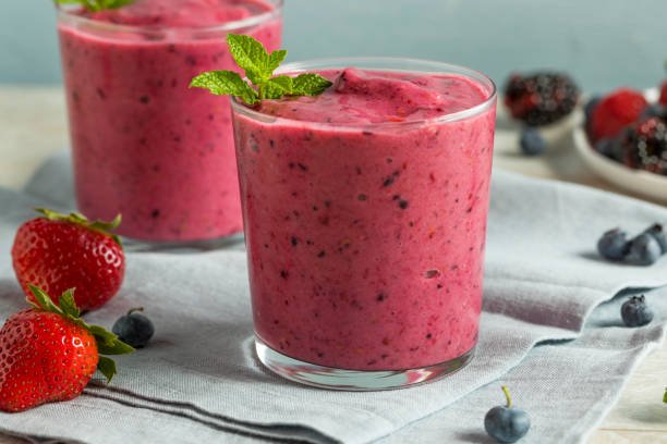 Healthy Homemade Berry Smoothie - GENMAG
