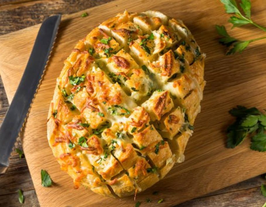 HOMEMADE CHEESY GARLIC BREAD - GENMAG